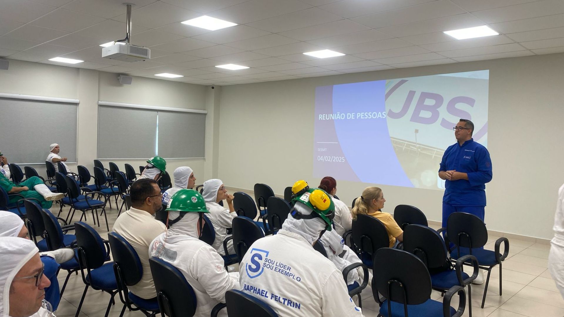 JBS Lins: gigante industrial tem mais 120 vagas para início imediato. Saiba como fazer parte do ...